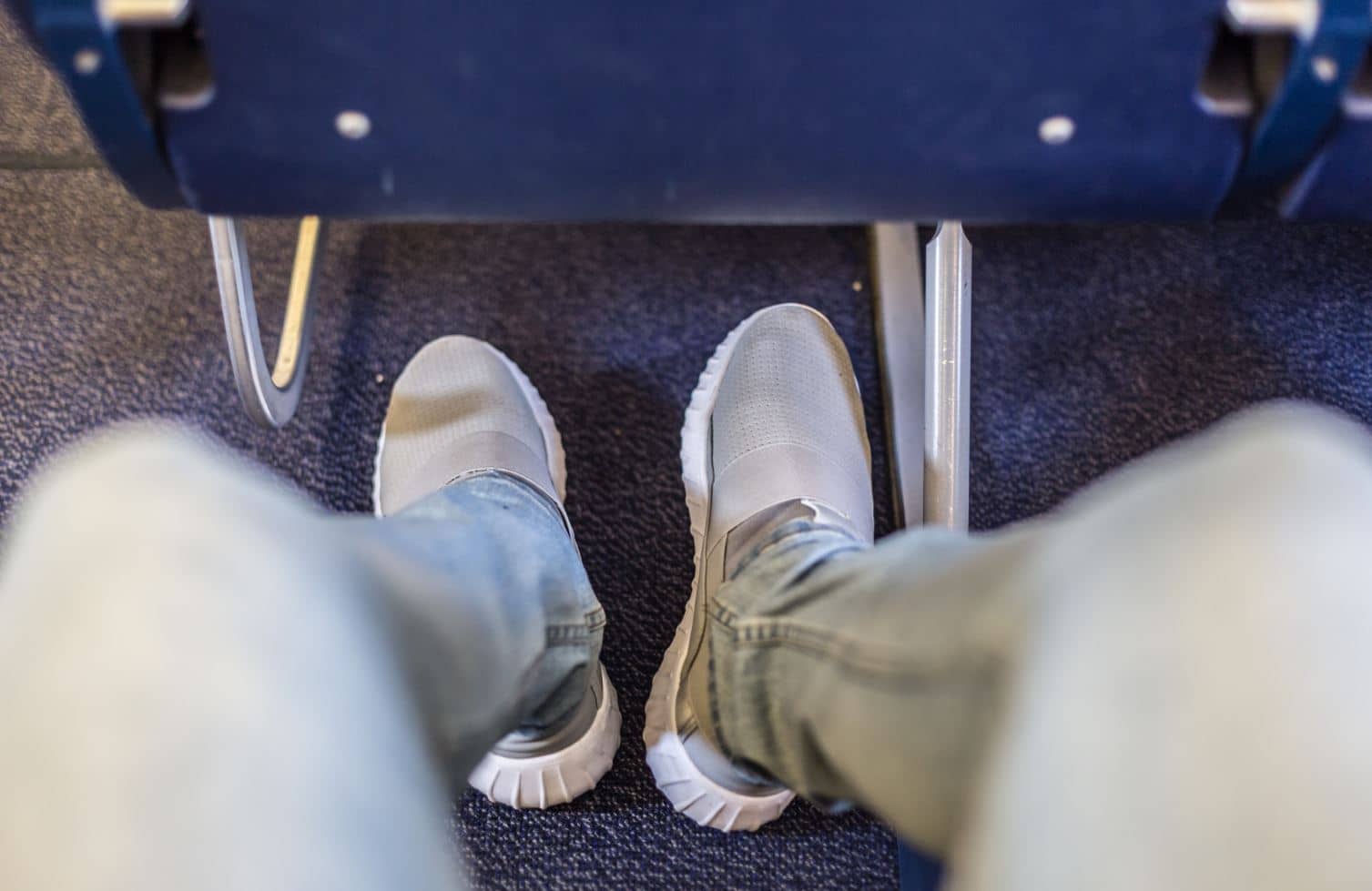 Pourquoi porter des bas de contention en avion ? Explications et conseils